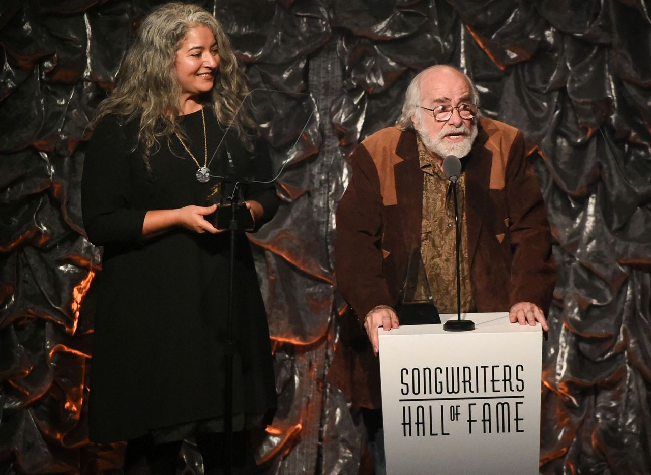 Robert Hunter, Grateful Dead's poetic lyricist, dead at 78