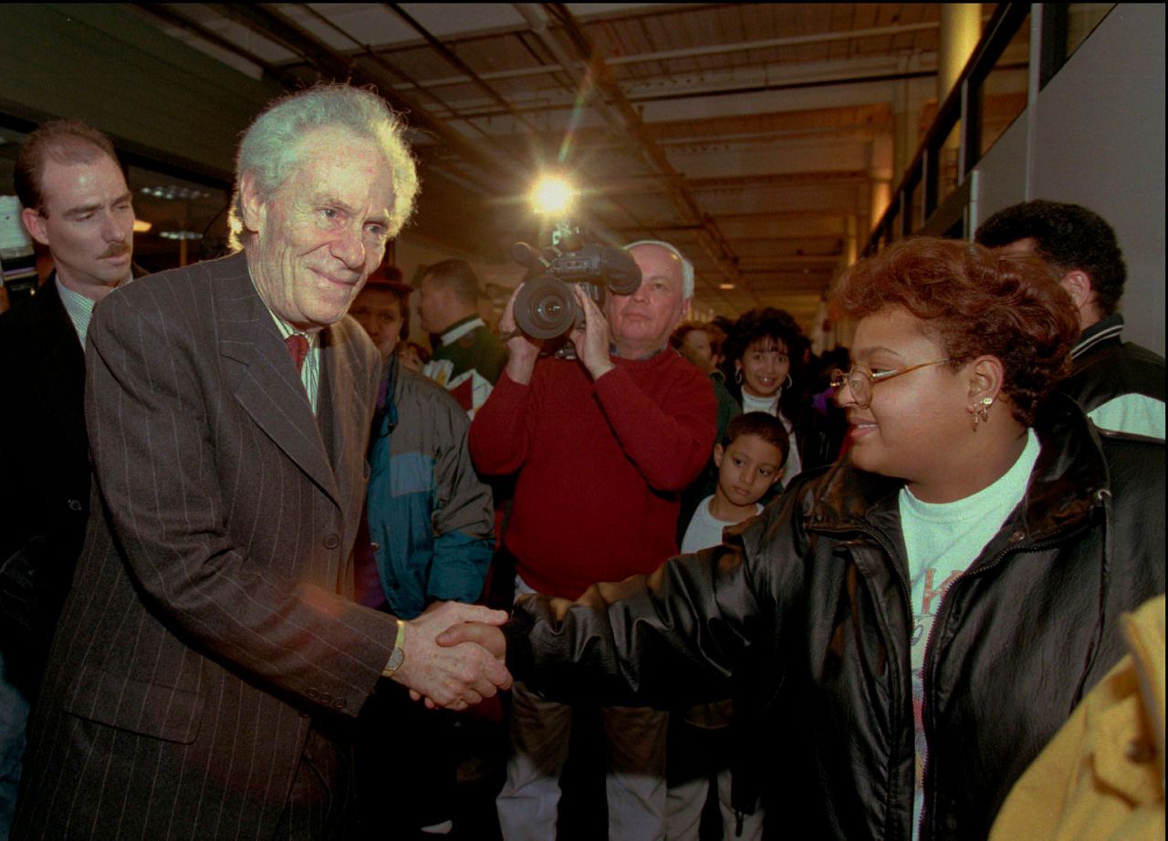 Aaron Feuerstein, famously generous mill owner, dies at 95