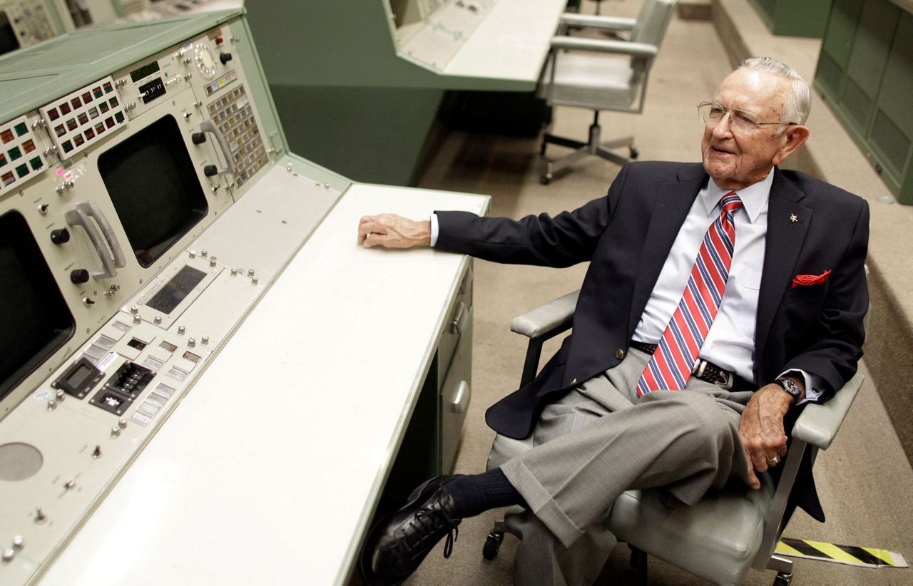 Chris Kraft, 1st flight director for NASA, dies at 95