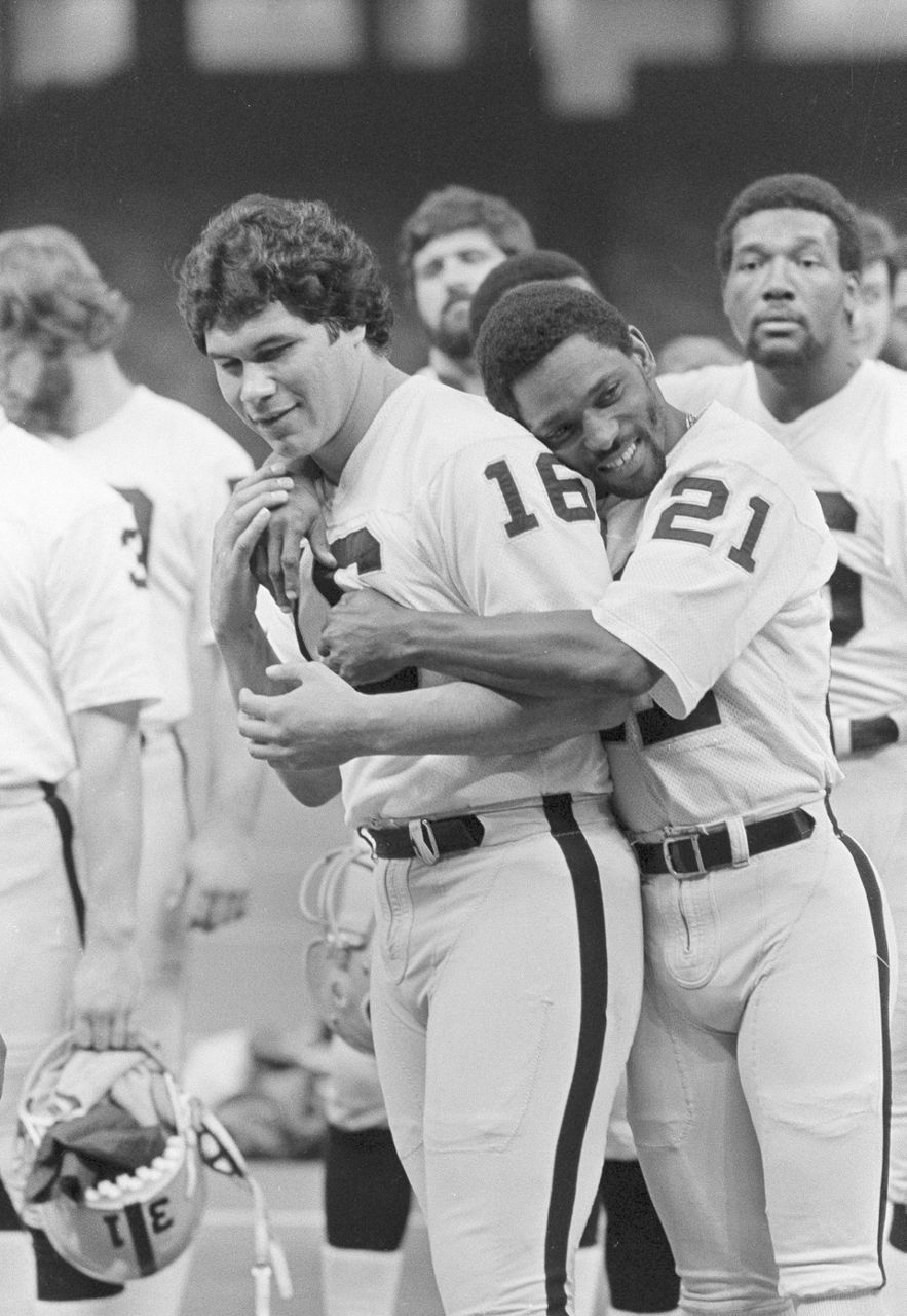 Former Raiders wide receiver Cliff Branch dead at age 71
