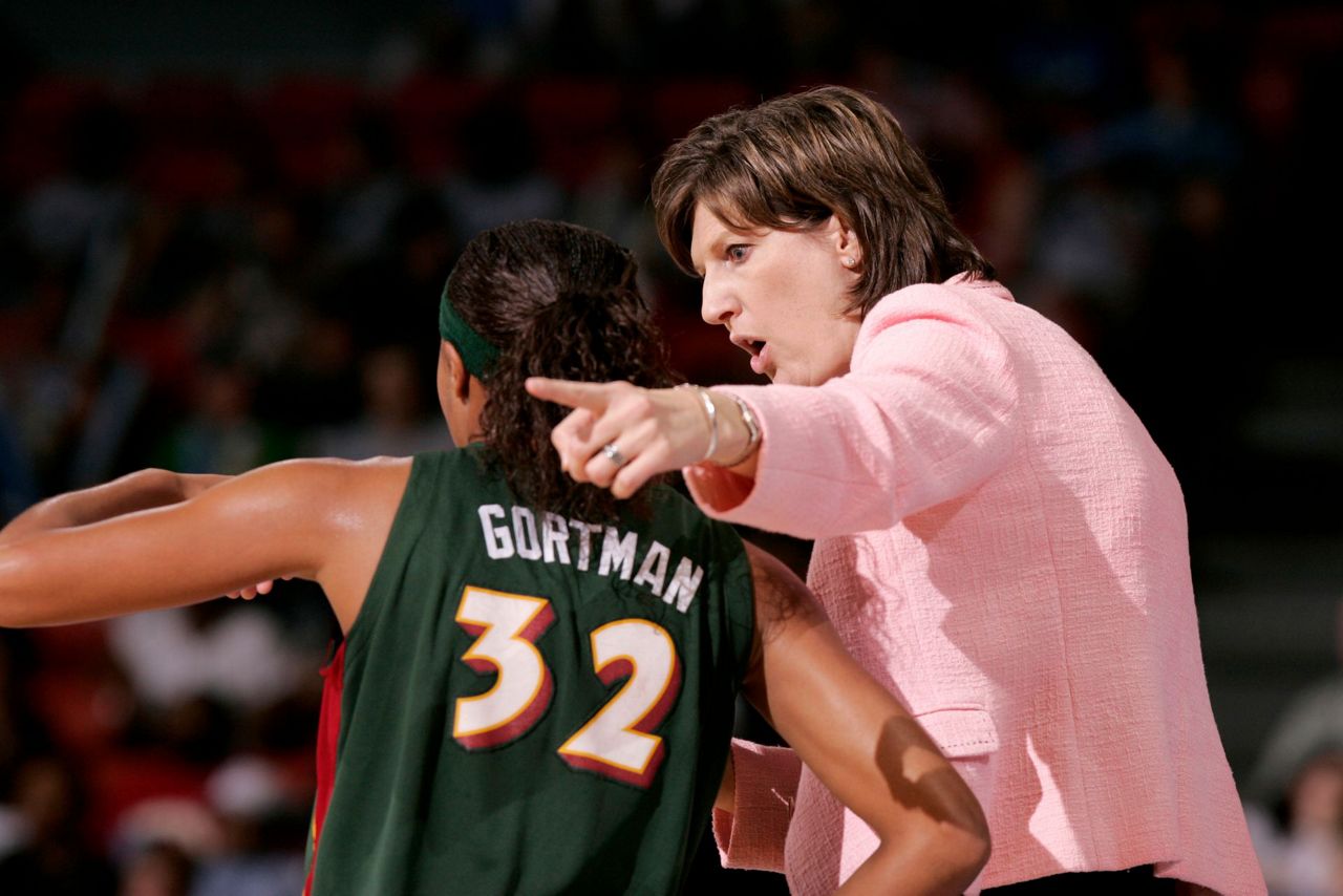 Hall of Famer and Olympic gold medalist Anne Donovan dies.