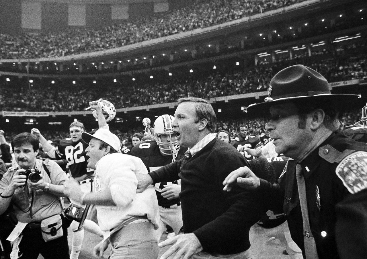 Former Auburn football coach Pat Dye dies at 80