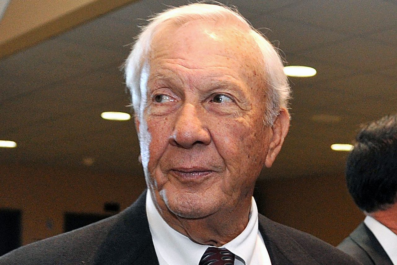 Former Auburn football coach Pat Dye dies at 80