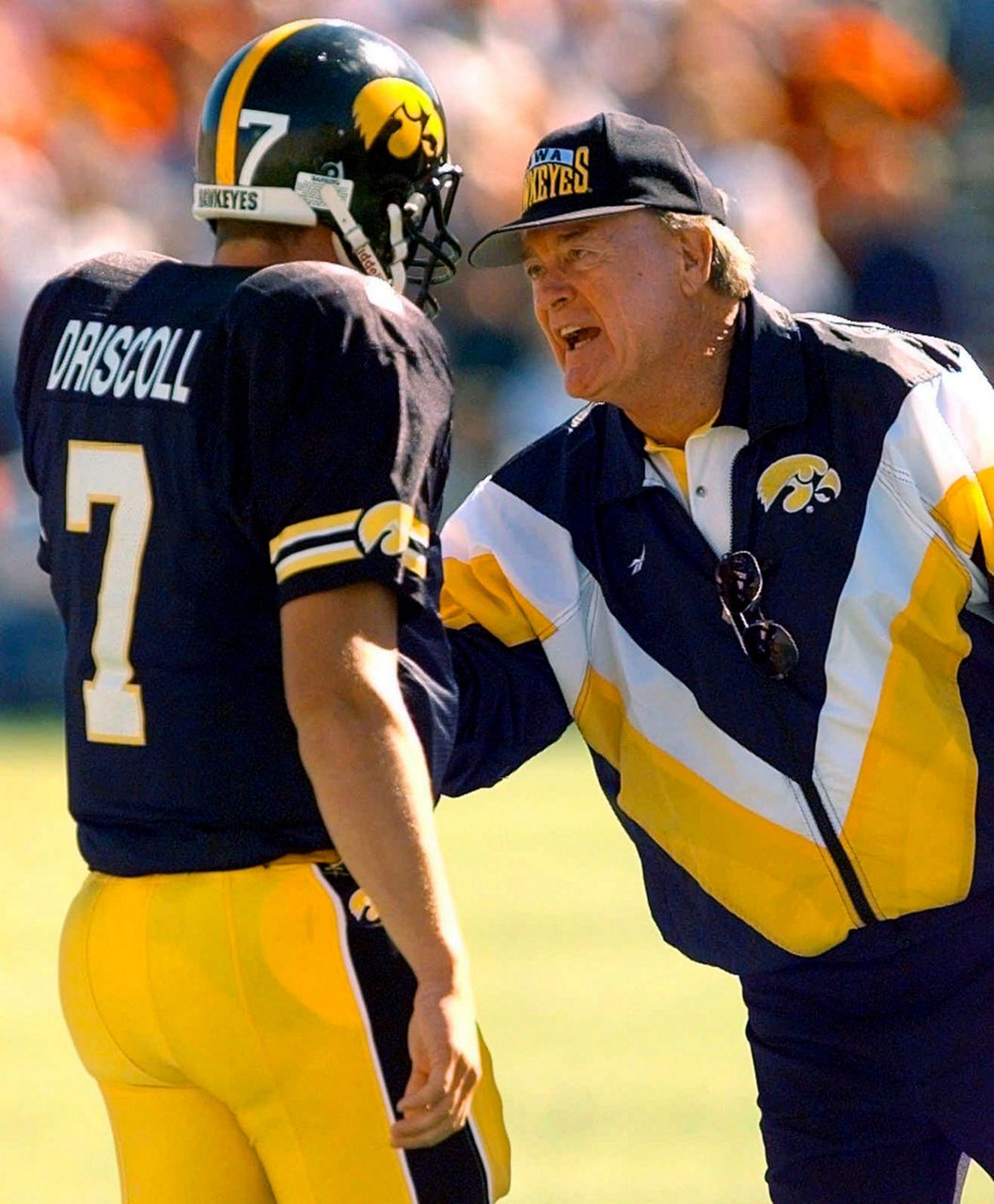 Hayden Fry, Texan who turned around Iowa, dies at 90