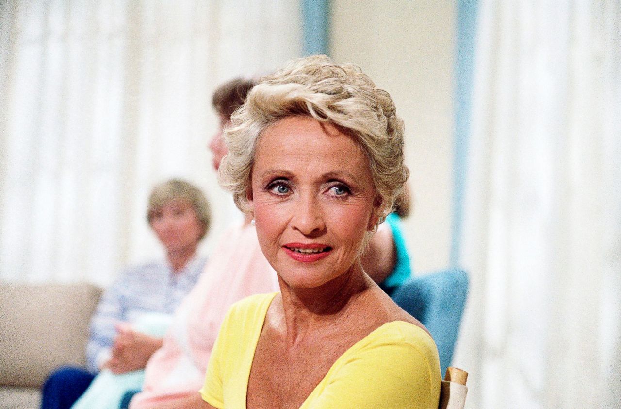 Jane Powell, Hollywood golden-age musicals star, dies at 92