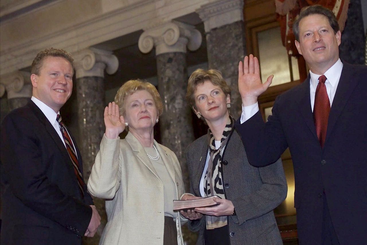Former U.S. Sen. Jean Carnahan, the first woman to represent Missouri ...