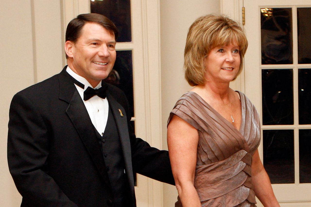 Jean Rounds, wife of GOP Sen. Mike Rounds, dies from cancer