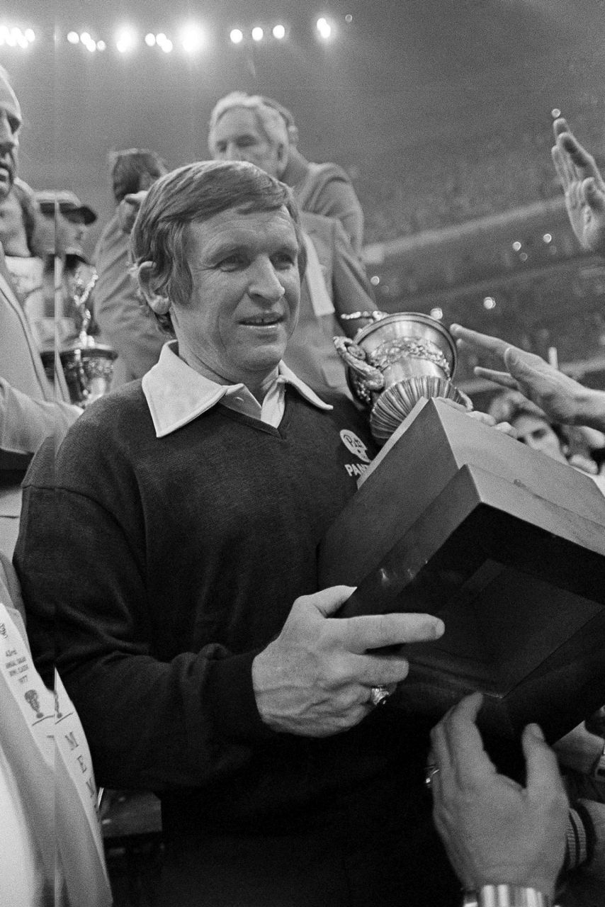 Johnny Majors, former Tennessee and Pitt coach, dies at 85