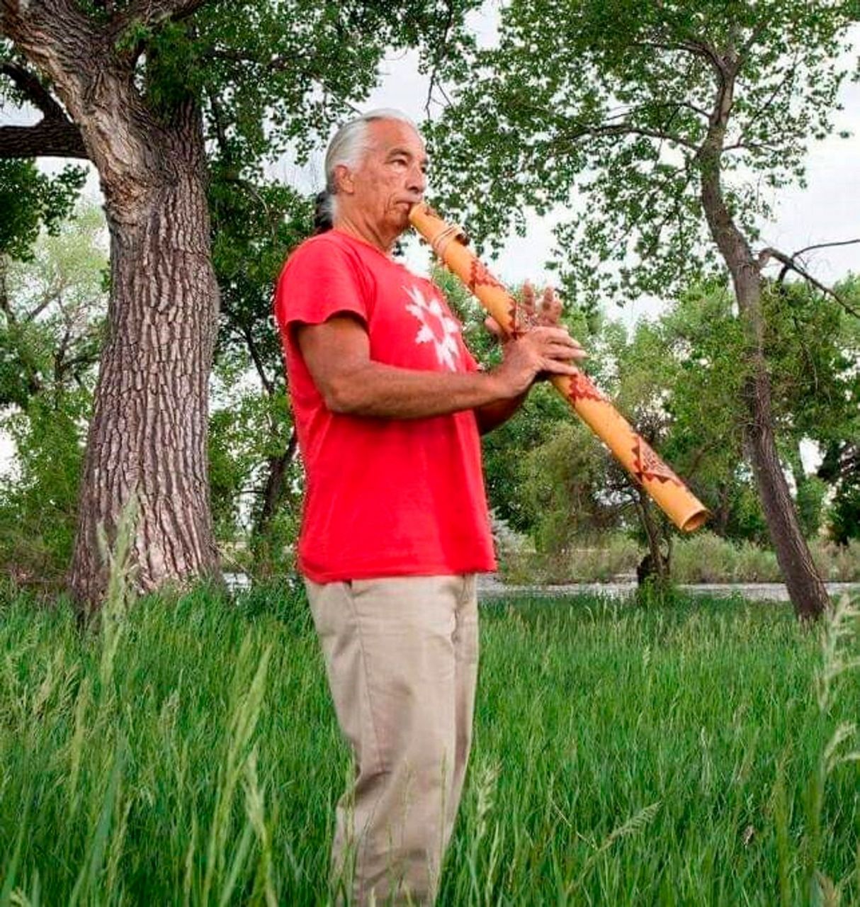 Acclaimed Native American flute player, hoop dancer has died
