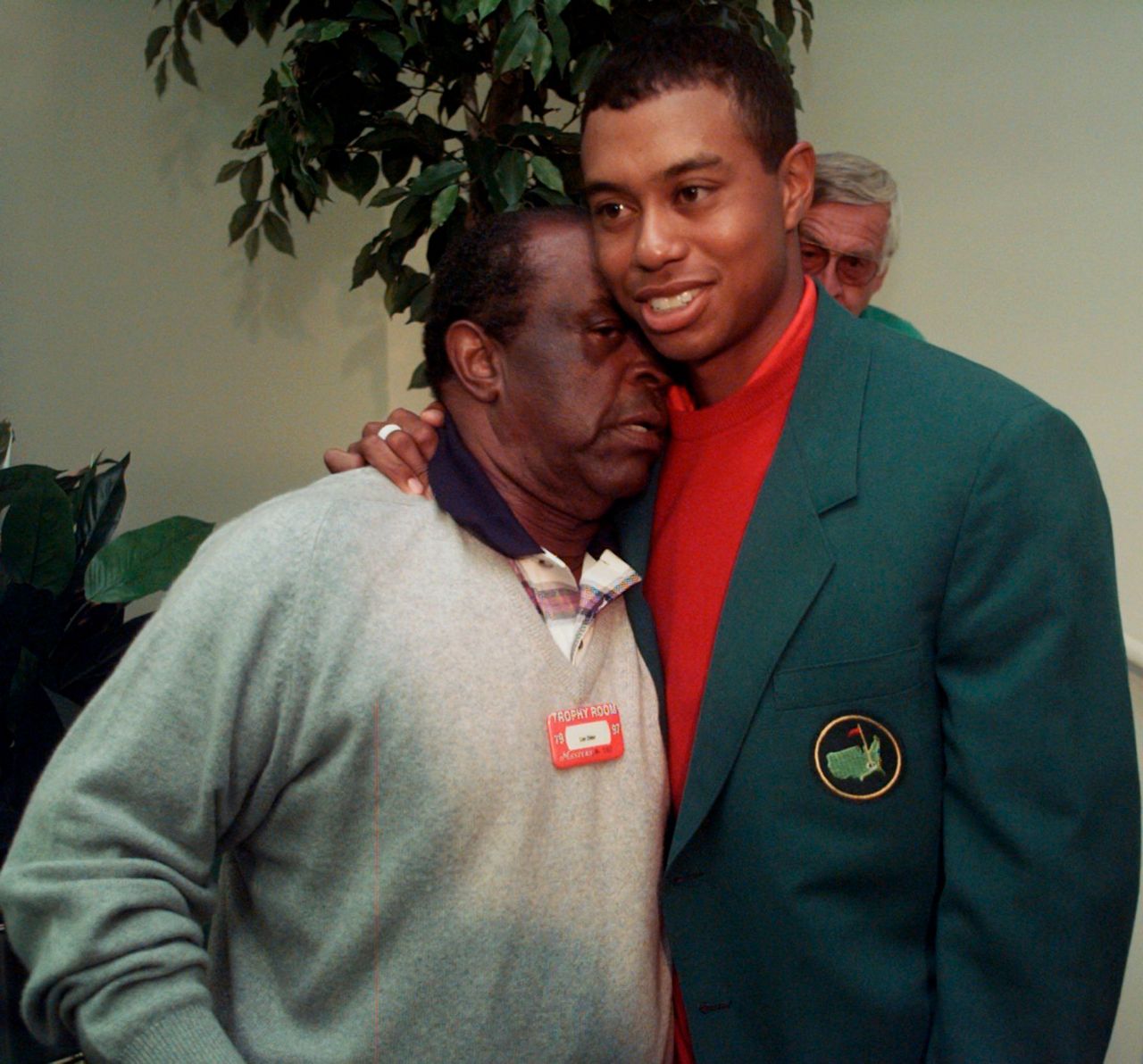 Lee Elder, 1st Black golfer to play Masters, dies at age 87