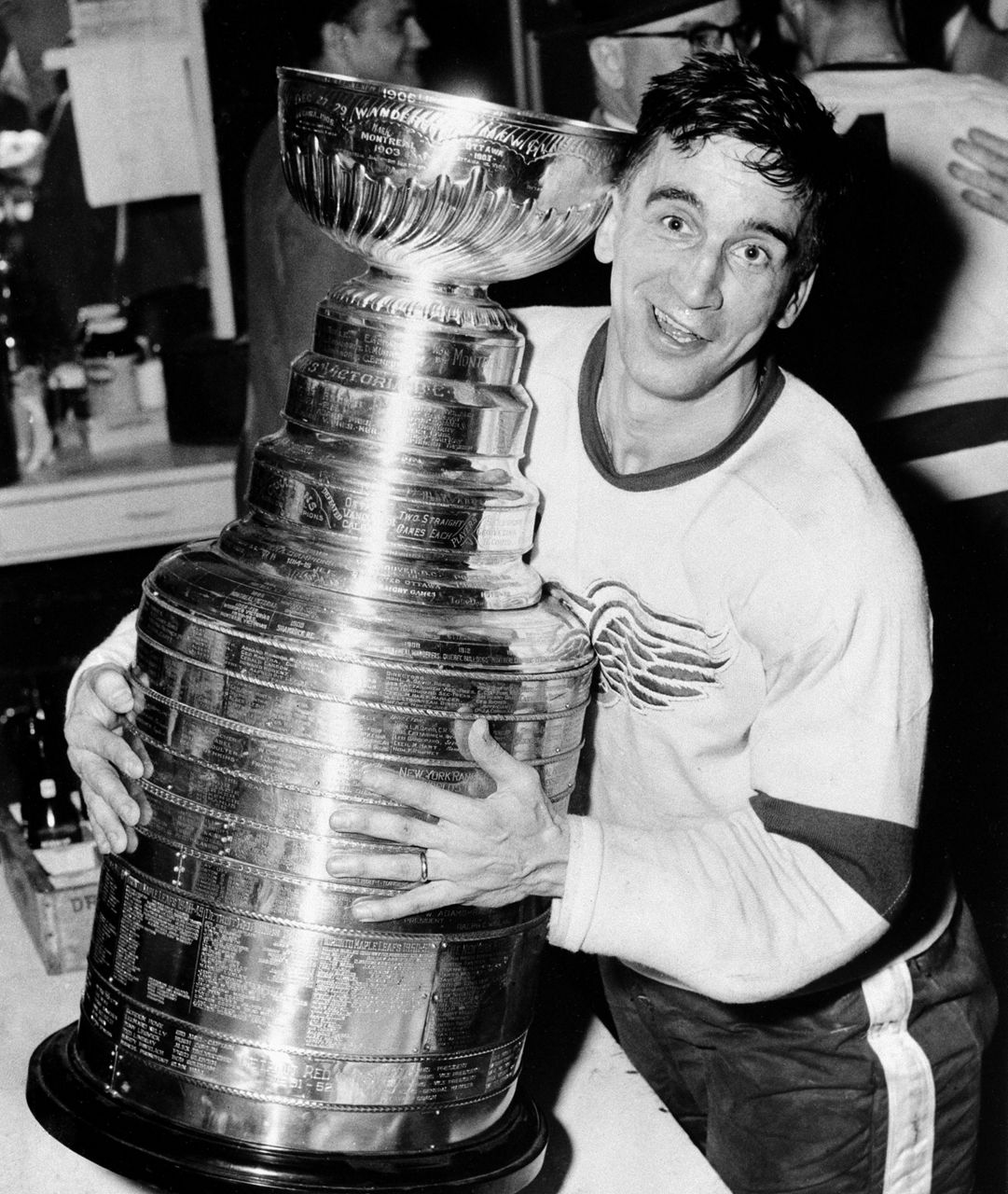 Red Wings great, NHL union pioneer Ted Lindsay dies at 93
