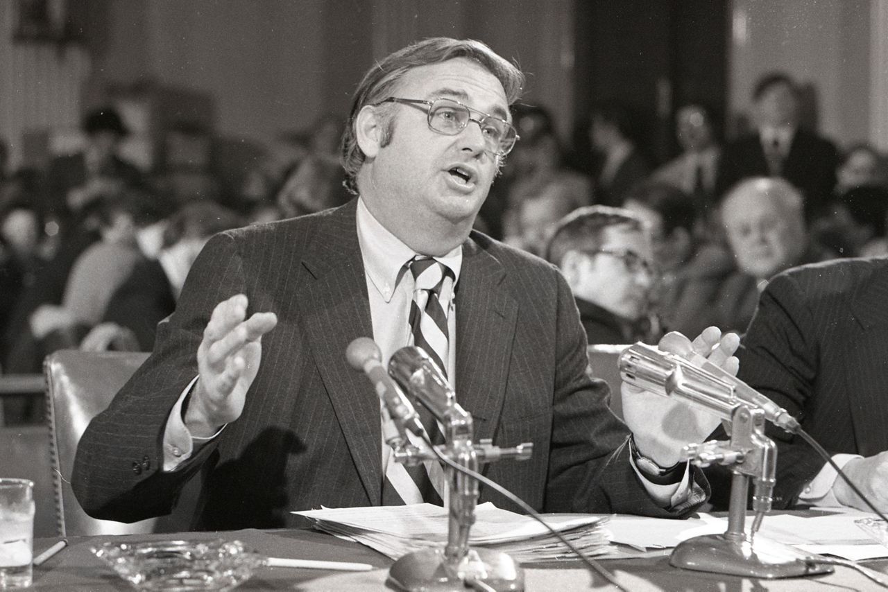 Former Connecticut Gov. Lowell P. Weicker Jr., maverick senator during ...