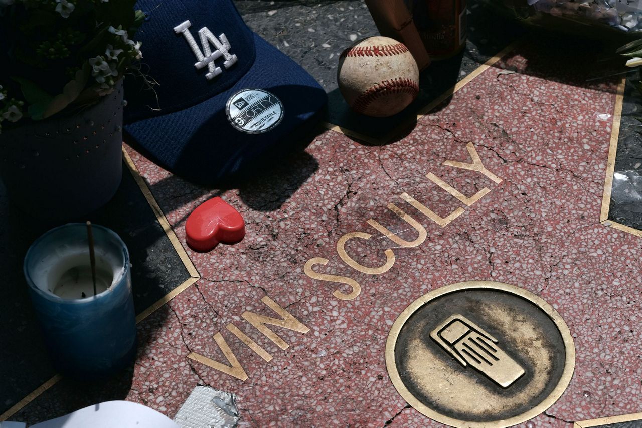 Los Angeles mourning death of Dodgers' Vin Scully