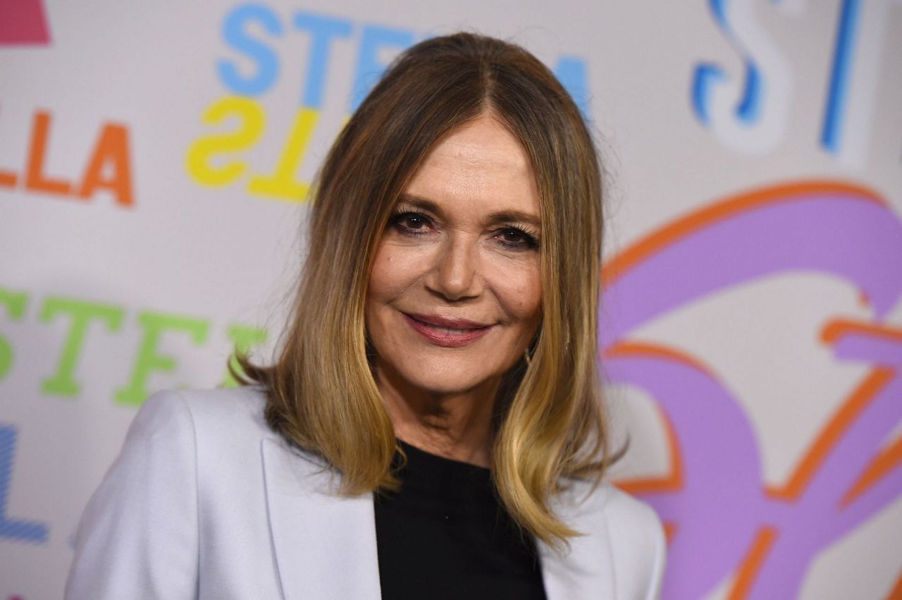 Peggy Lipton, 'Mod Squad' and 'Twin Peaks' star, dies at 72