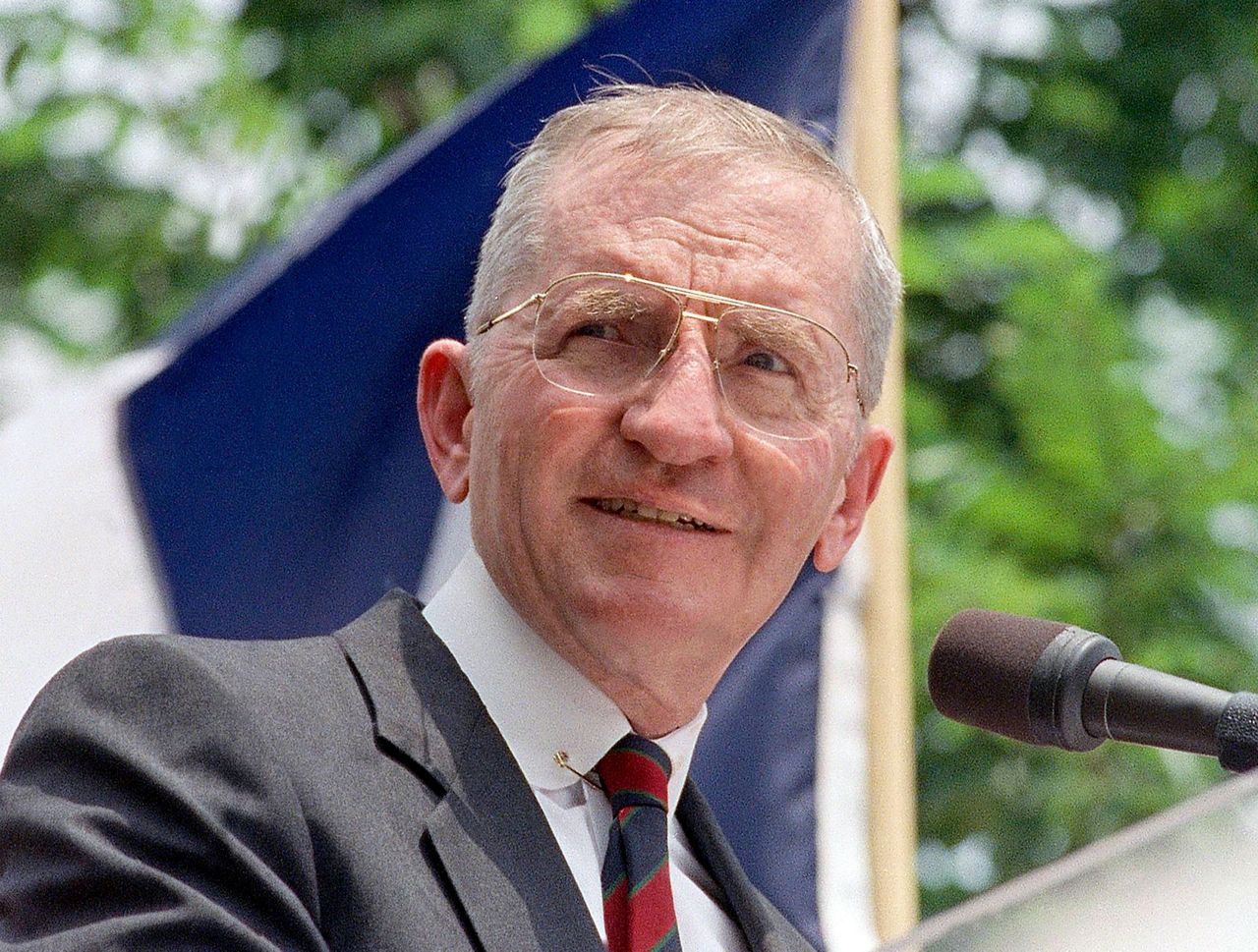 Texas billionaire H. Ross Perot dies aged 89
