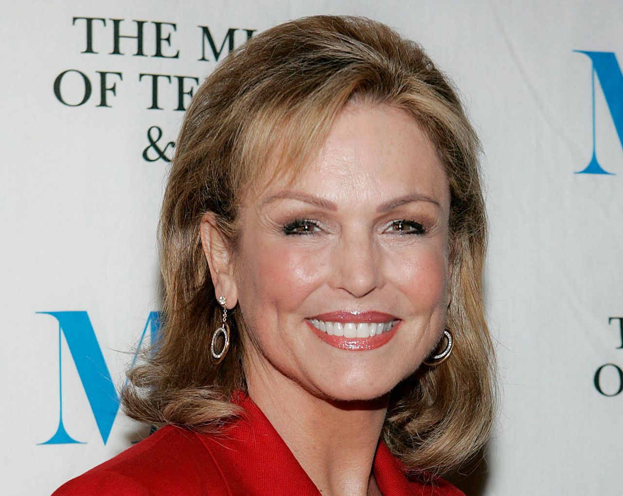 Phyllis George, female sportscasting pioneer, dies at 70