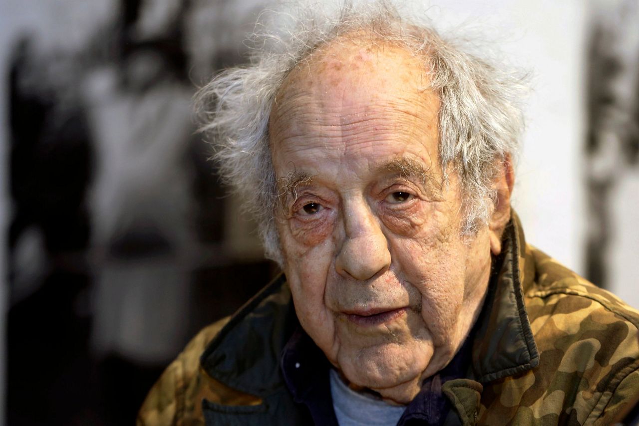 Groundbreaking photographer Robert Frank dies at age 94