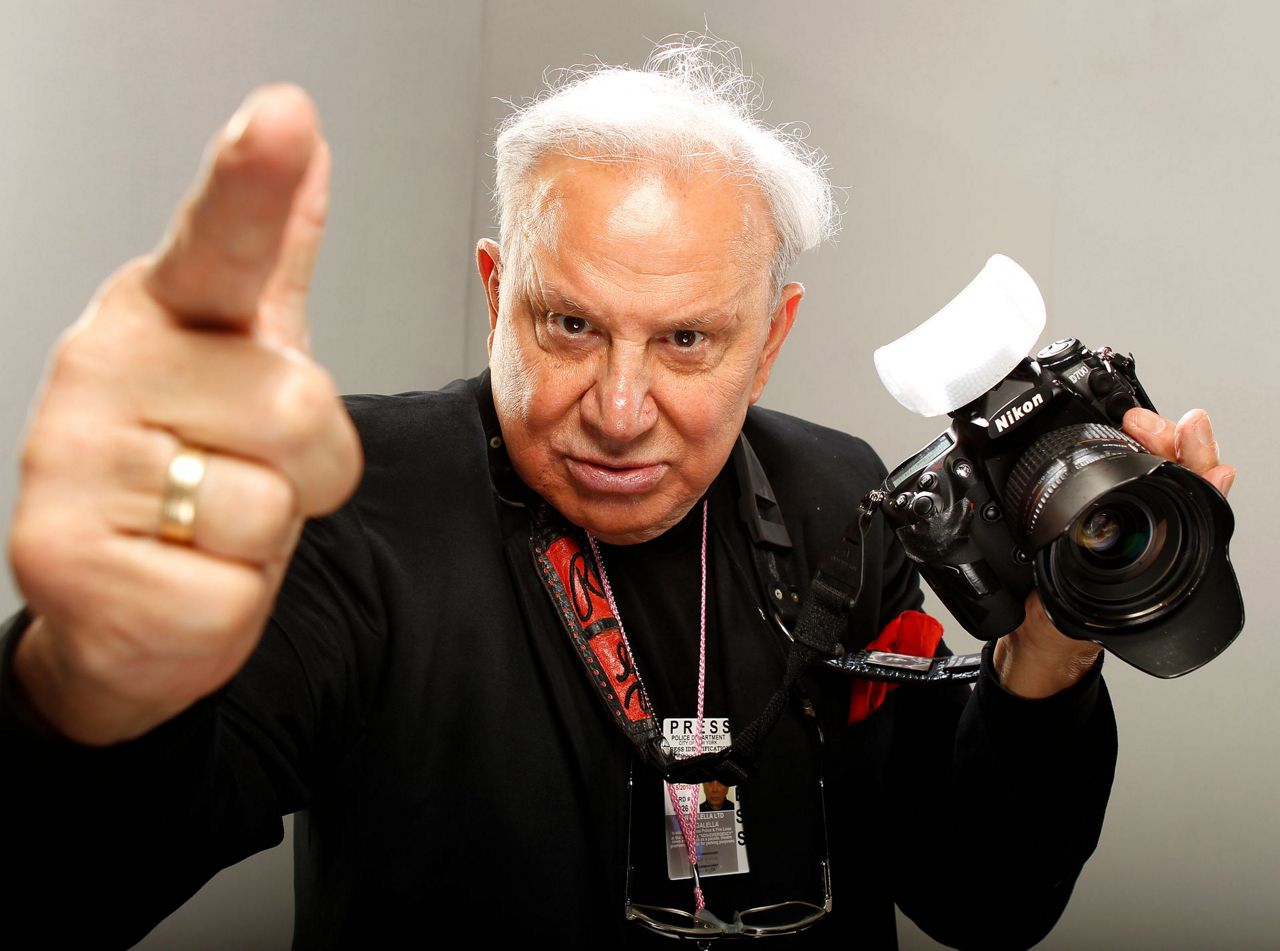 Photographer Ron Galella, sued by Jackie Onassis, dead at 91