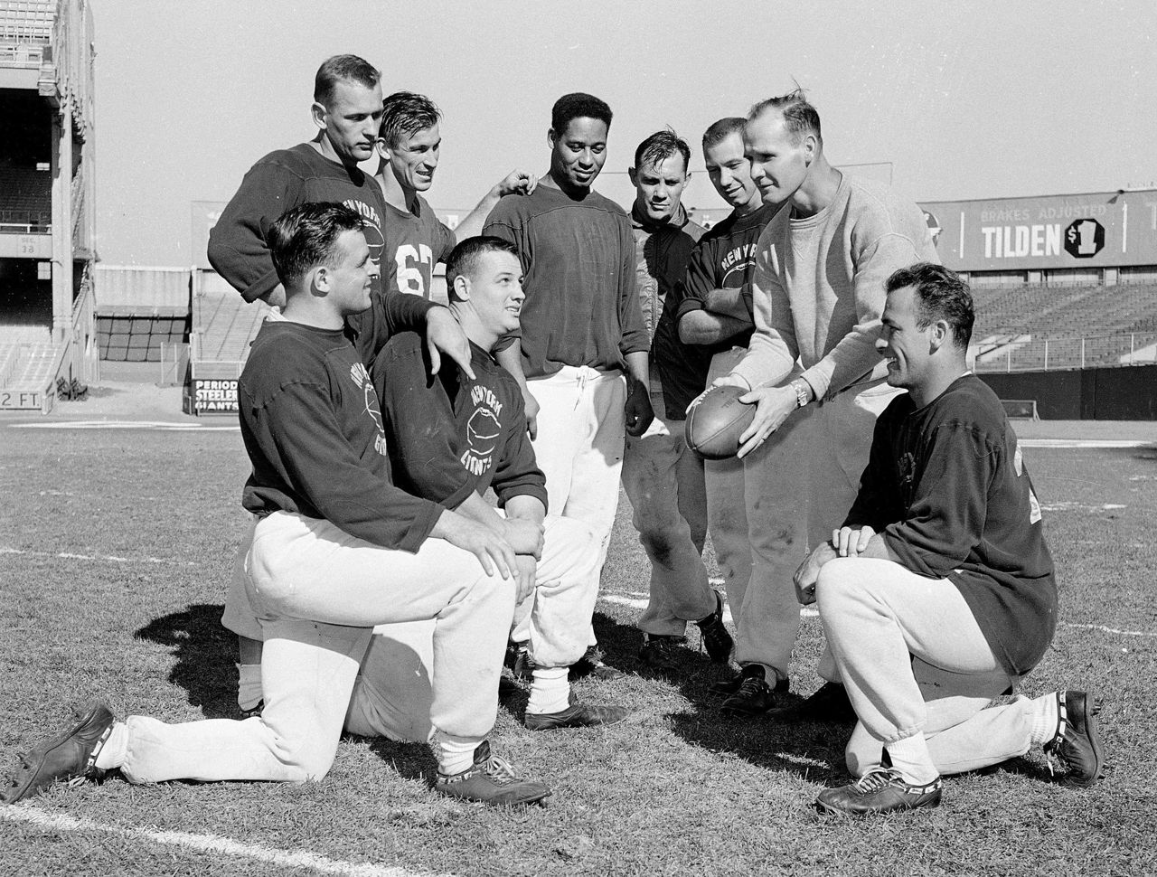 Hard-hitting Hall of Fame linebacker Sam Huff dies at 87