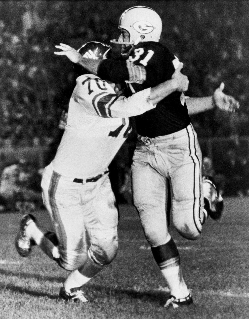 Hard-hitting Hall of Fame linebacker Sam Huff dies at 87