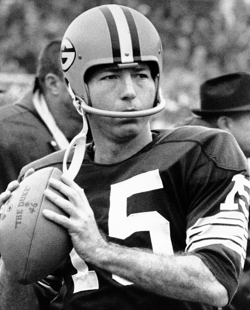 Bart Starr, 1960s Green Bay quarterback, dies at 85