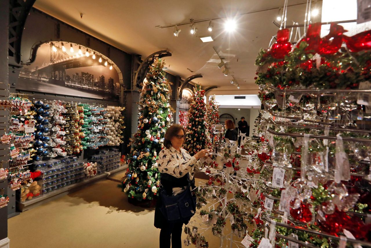 Sizing up the 2019 holiday shopping season for retailers