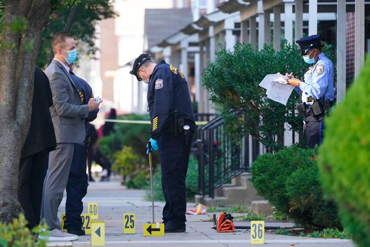 3 officers injured, suspect killed in Philadelphia shooting
