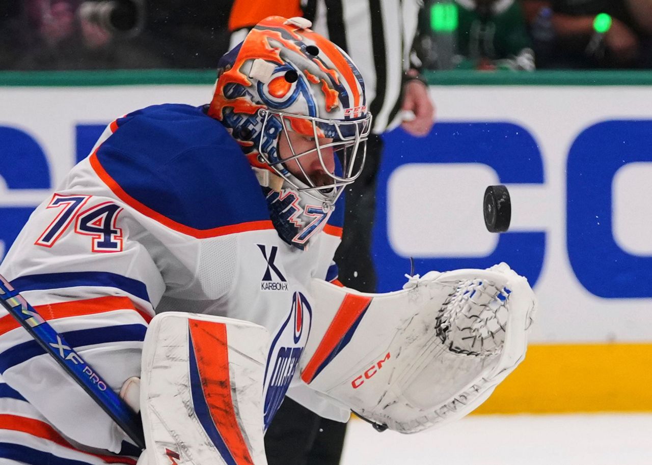 The Stanley Cup final goalie matchup: Bobrovsky and Skinner, matching ...