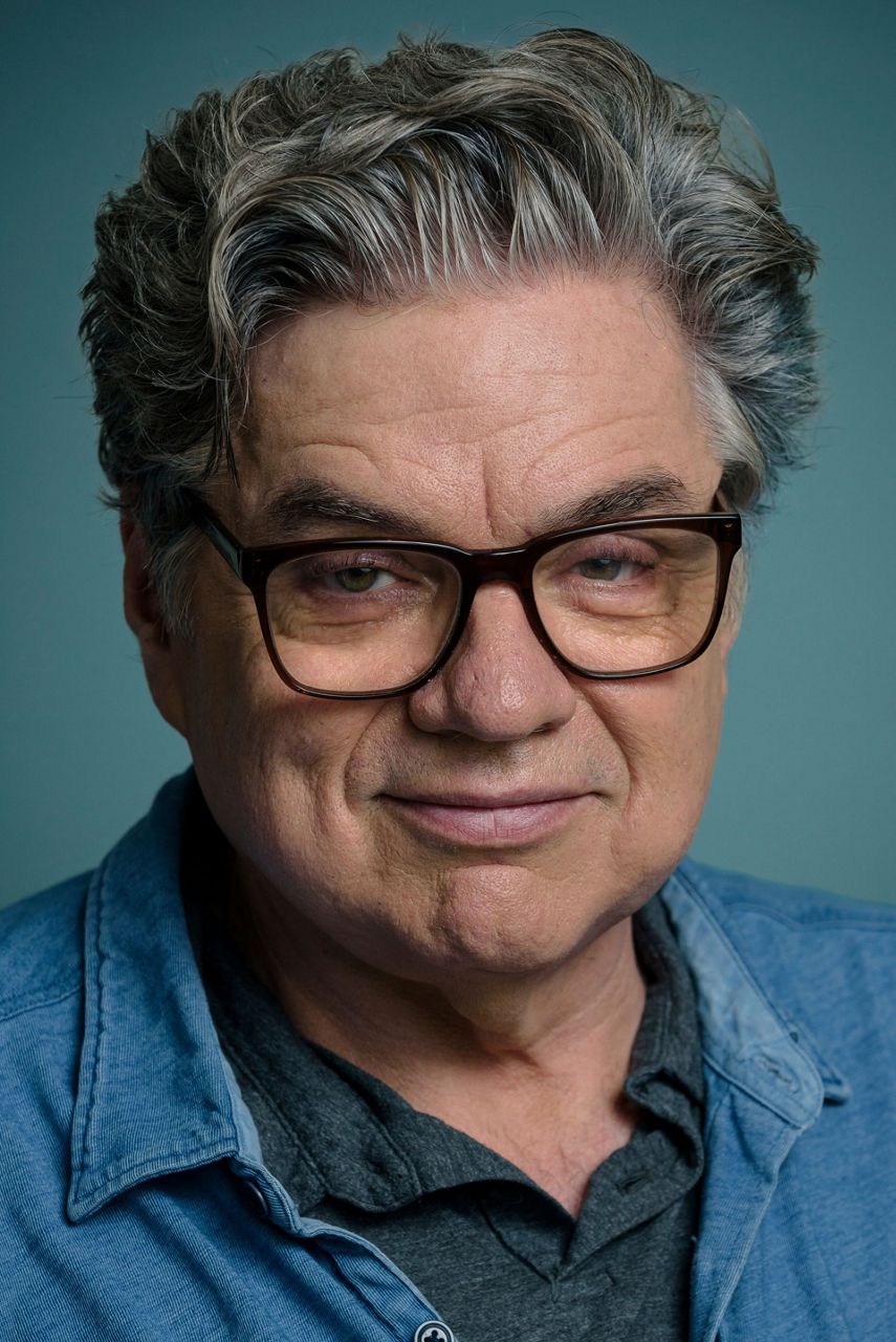 How Oliver Platt moonlights on 'The Bear,' while still clocking in at ...