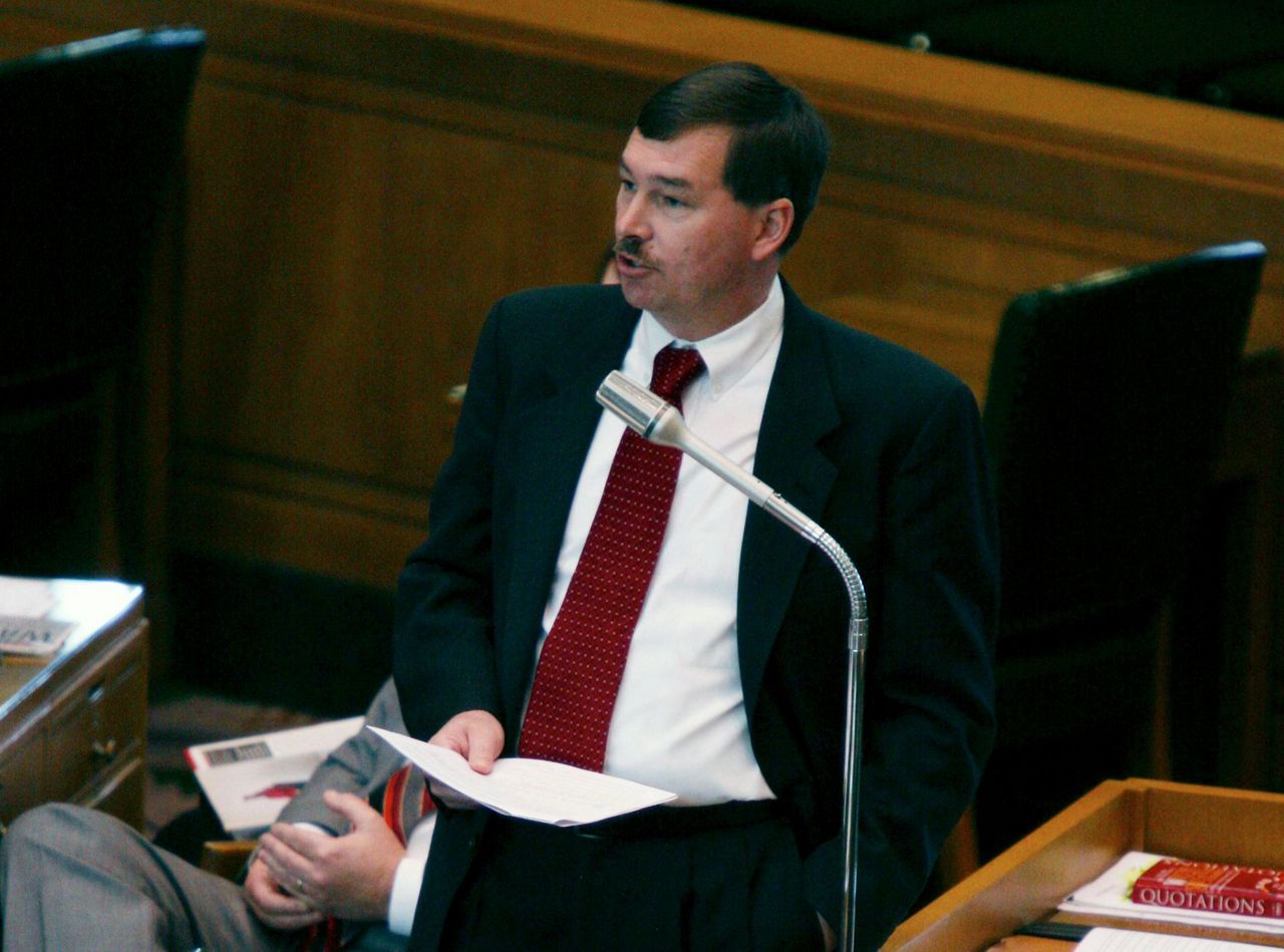 Complaint filed against senator who threatened state police