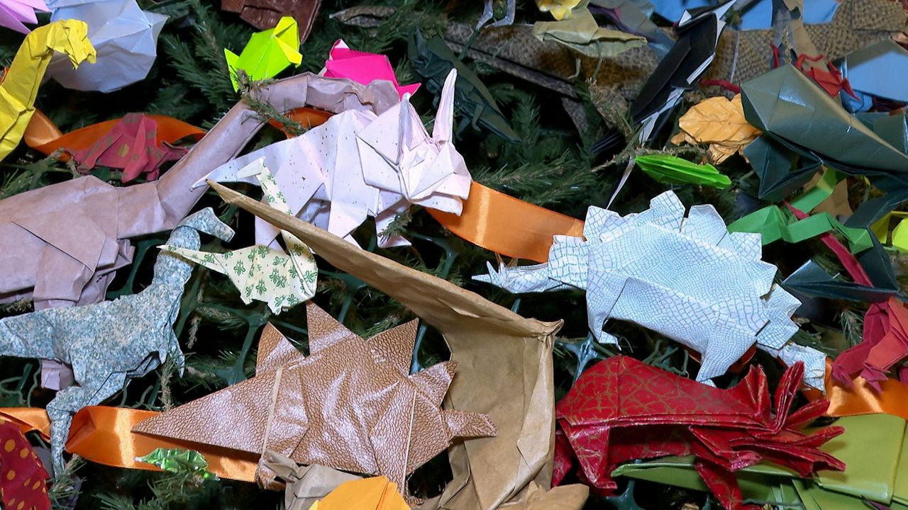 Holiday tree featuring thousands of origami works opens at NYC's ...