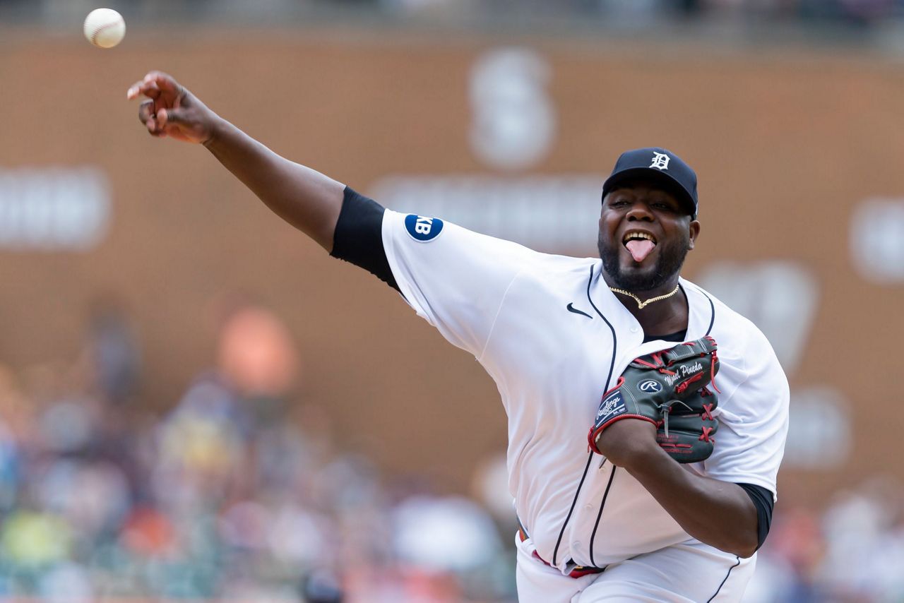 Pineda exits after liner breaks finger, Tigers blank O's 3-0