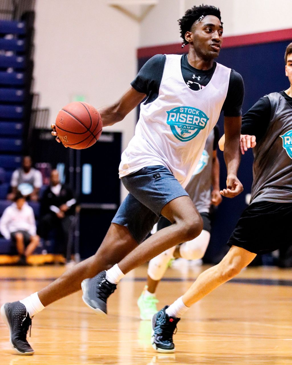 Double take: Teen twins 1st to sign in pro hoops prep league