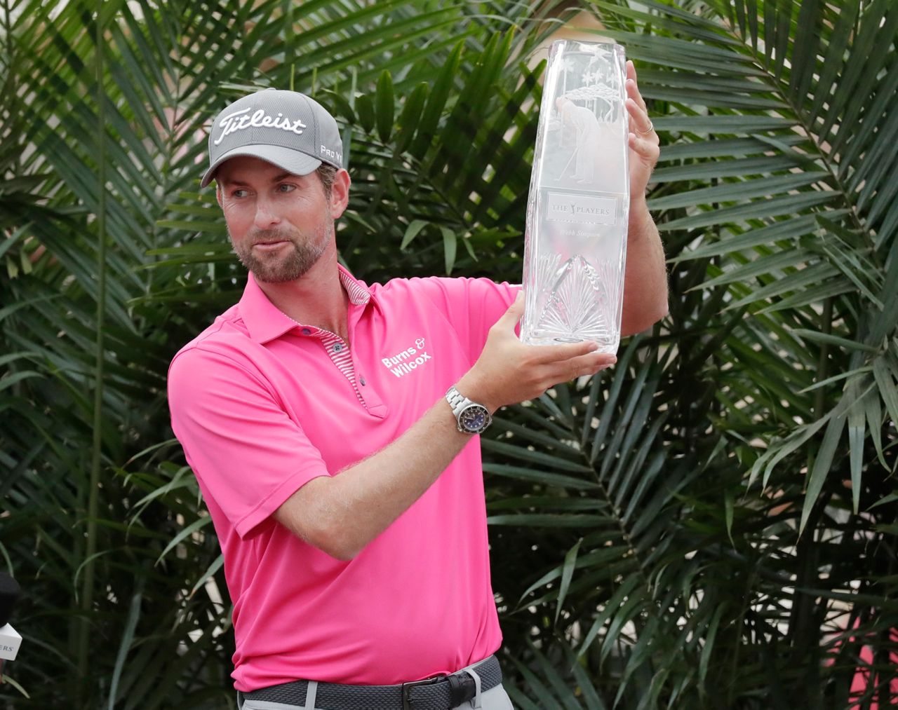 Belly-putter ban lifts game for Players winner Webb Simpson