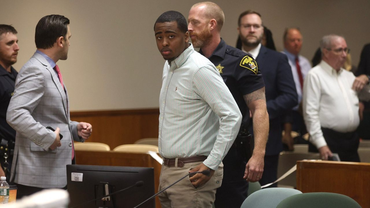 Witness testimony begins in Vickers murder trial