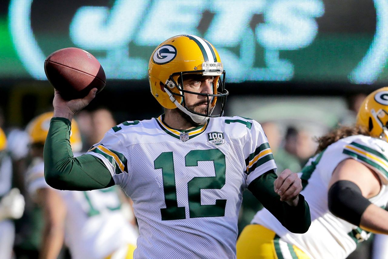 AP source: Jets agree on deal to acquire Aaron Rodgers