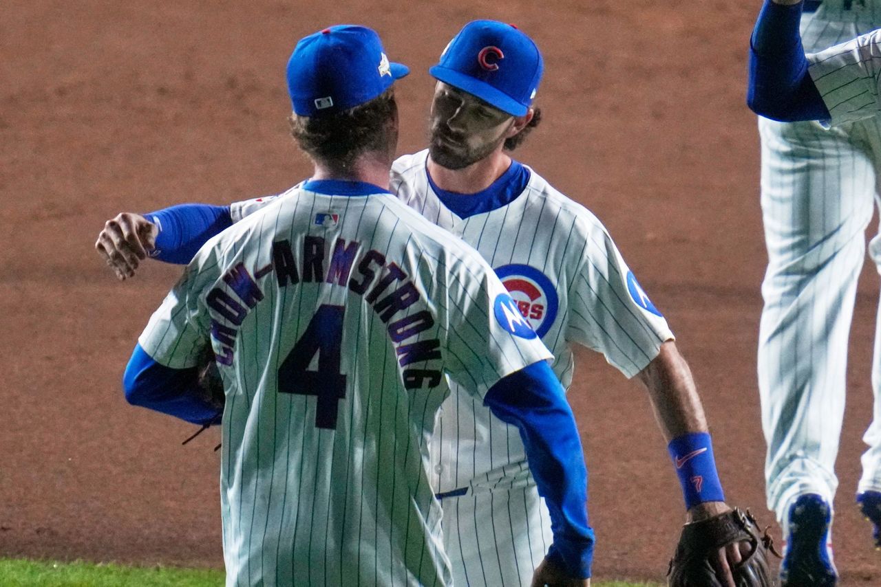 Dansby Swanson leads stellar defensive performance for Cubs in NL Wild ...