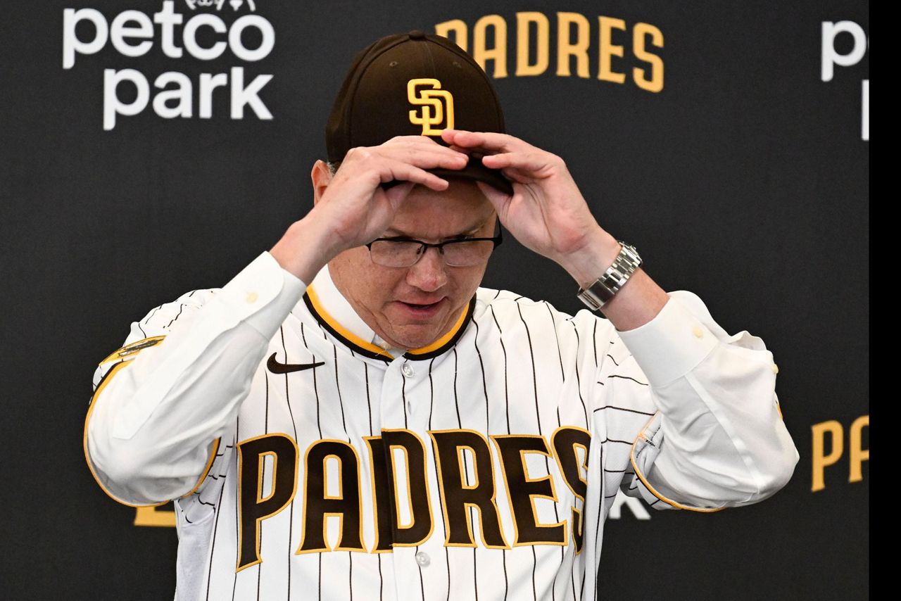 Padres give Mike Shildt another chance to manage 2 years after his ...
