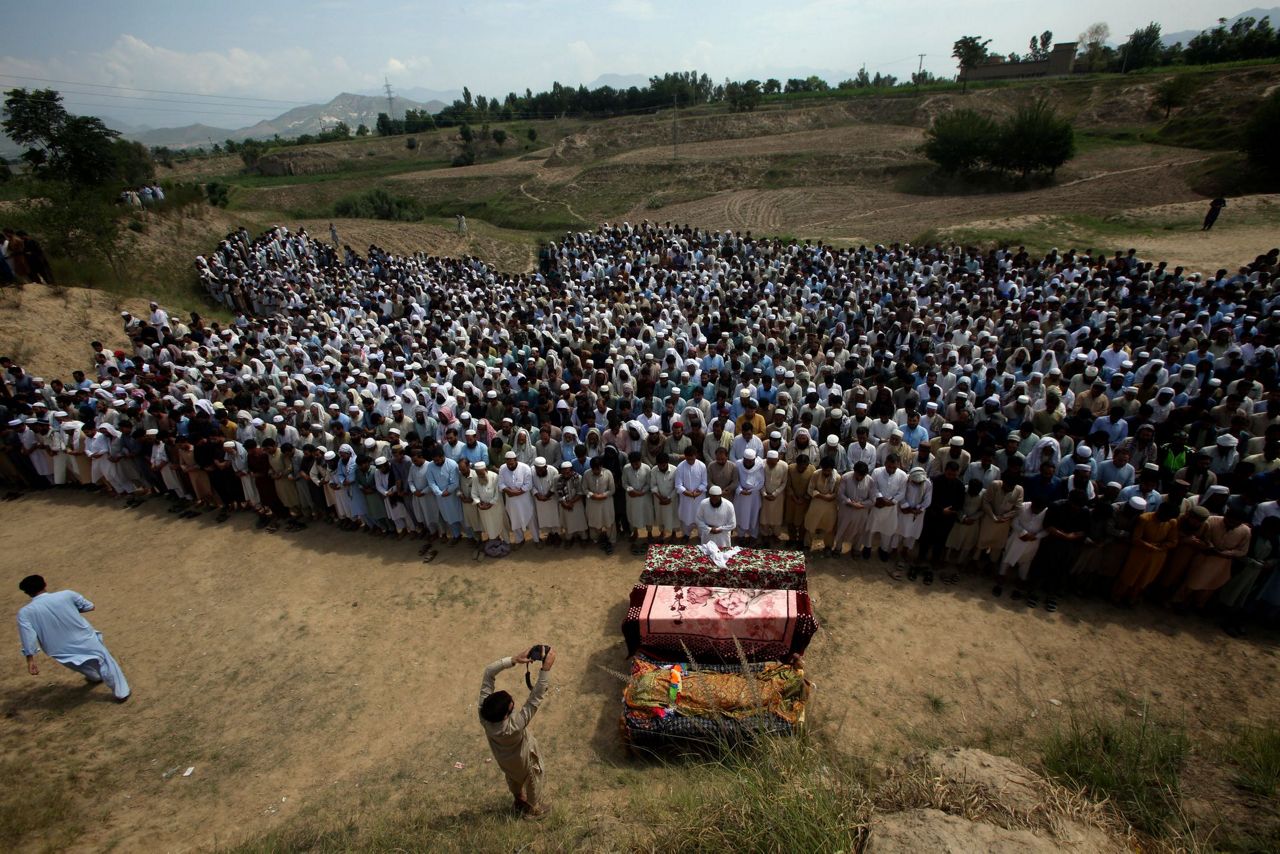 Death toll in Pakistan suicide bombing rises to 54 as families hold ...