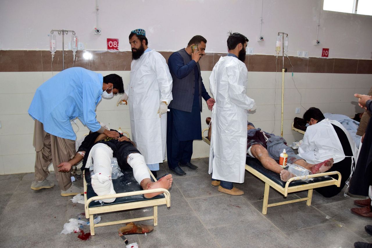 Bomb targeting Pakistani police in SW kills 4, wounds 18