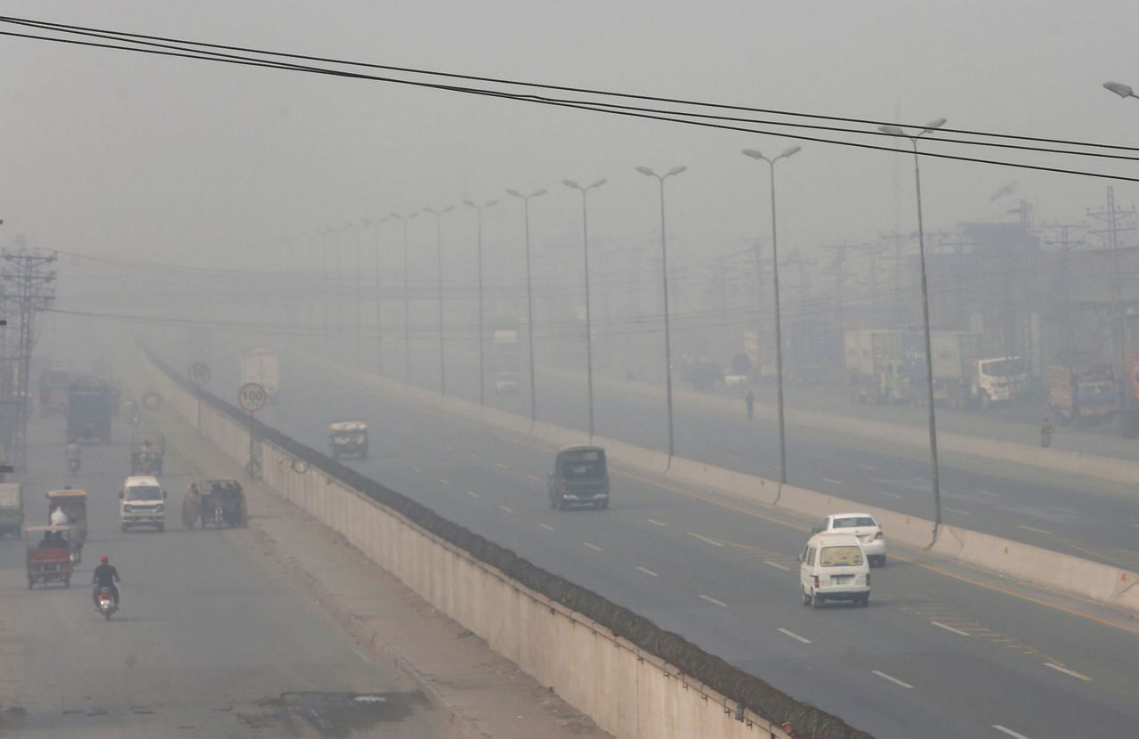 Pakistan's Lahore sees peak pollution as coronavirus surges