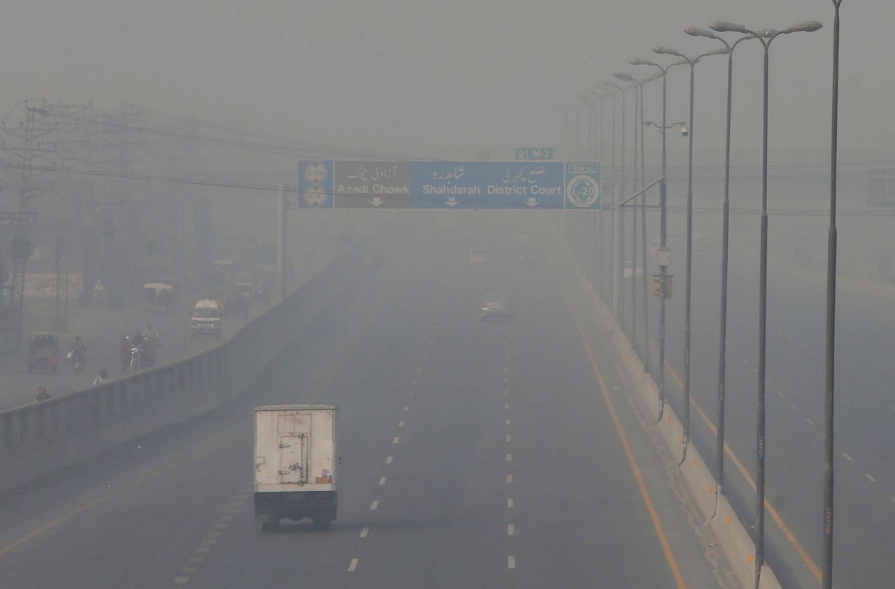 Pakistan's Lahore sees peak pollution as coronavirus surges