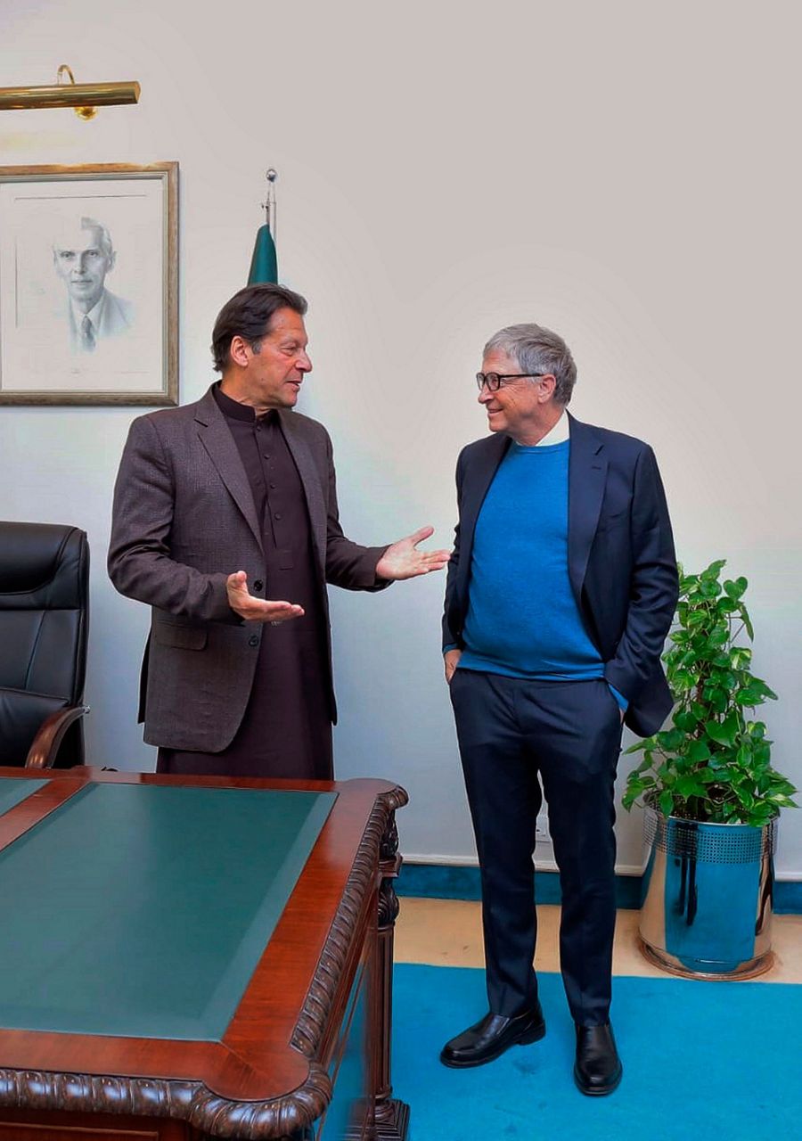 Pakistan honors Bill Gates for efforts on poverty, disease