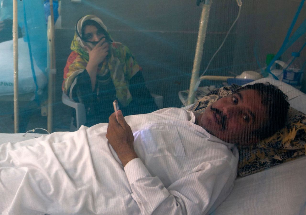 Pakistani officials say outbreak of dengue fever kills 20
