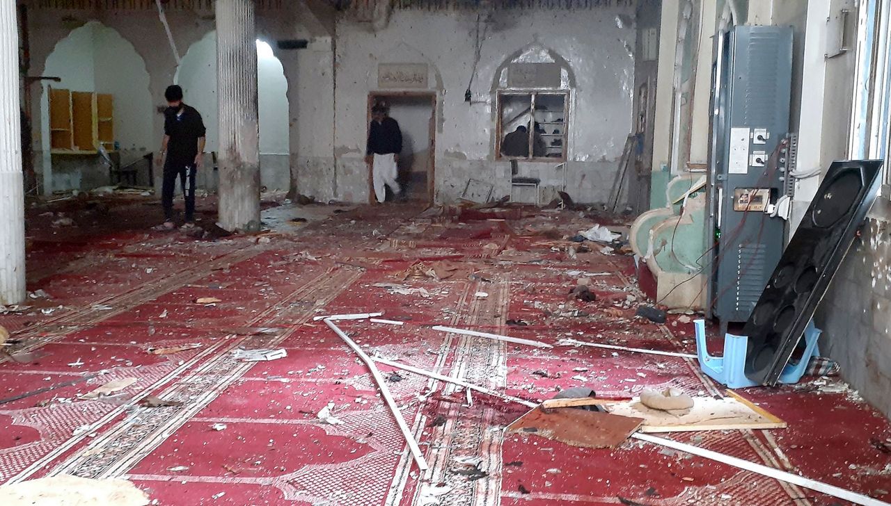 Mosque bombed in northwest Pakistan, at least 30 killed