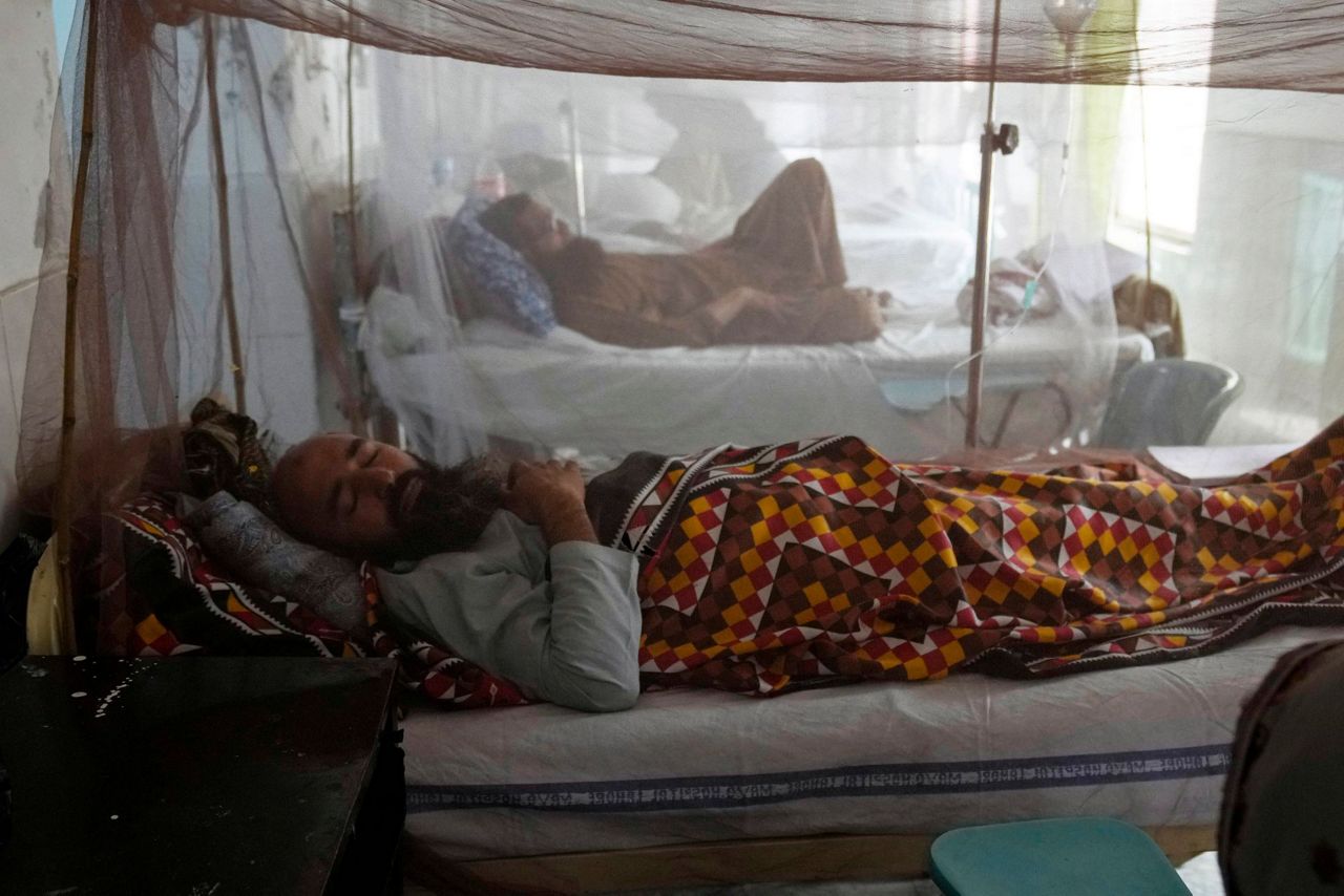 Pakistan deploys more doctors to fight diseases after floods