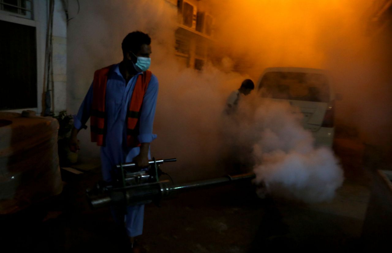 Pakistan deploys more doctors to fight diseases after floods