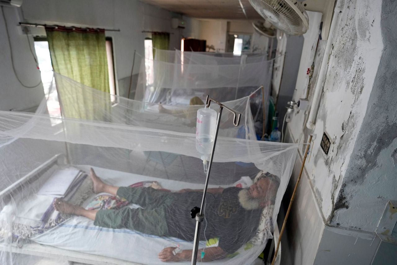 Pakistan deploys more doctors to fight diseases after floods