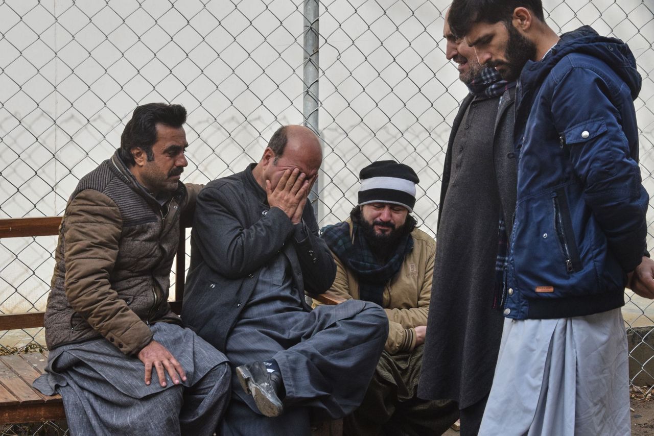 Coordinated attacks in Pakistan kill 10 security personnel and dozens ...
