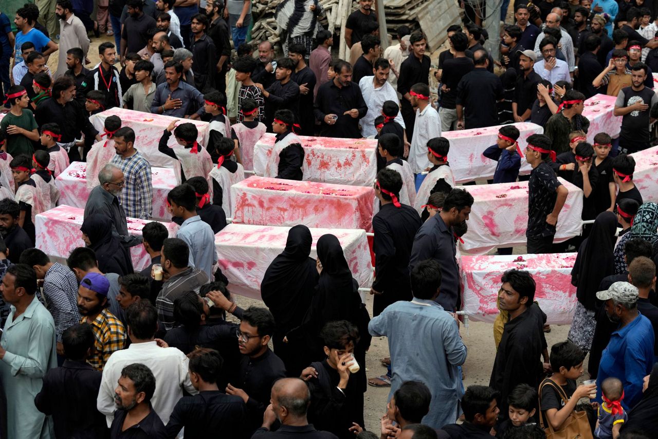 Death toll in Pakistan suicide bombing rises to 54 as families hold ...